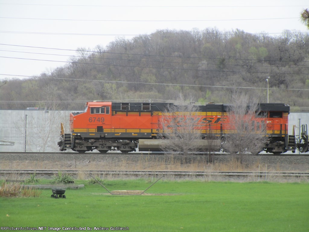 BNSF 6749